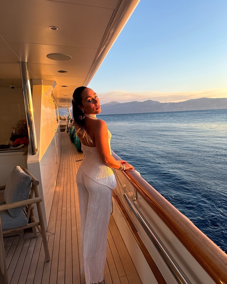 Juliana Penner pictures and photos