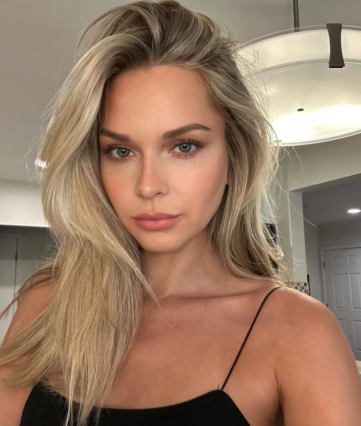 Image of Ashley Thompson.