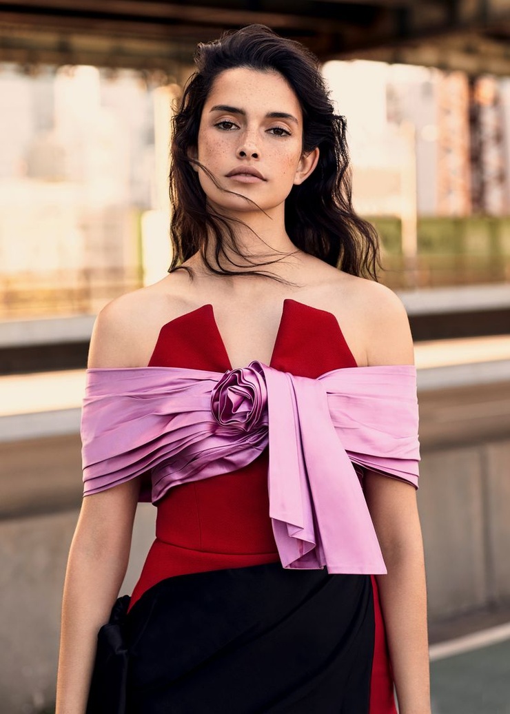 Picture of Zoe Barnard