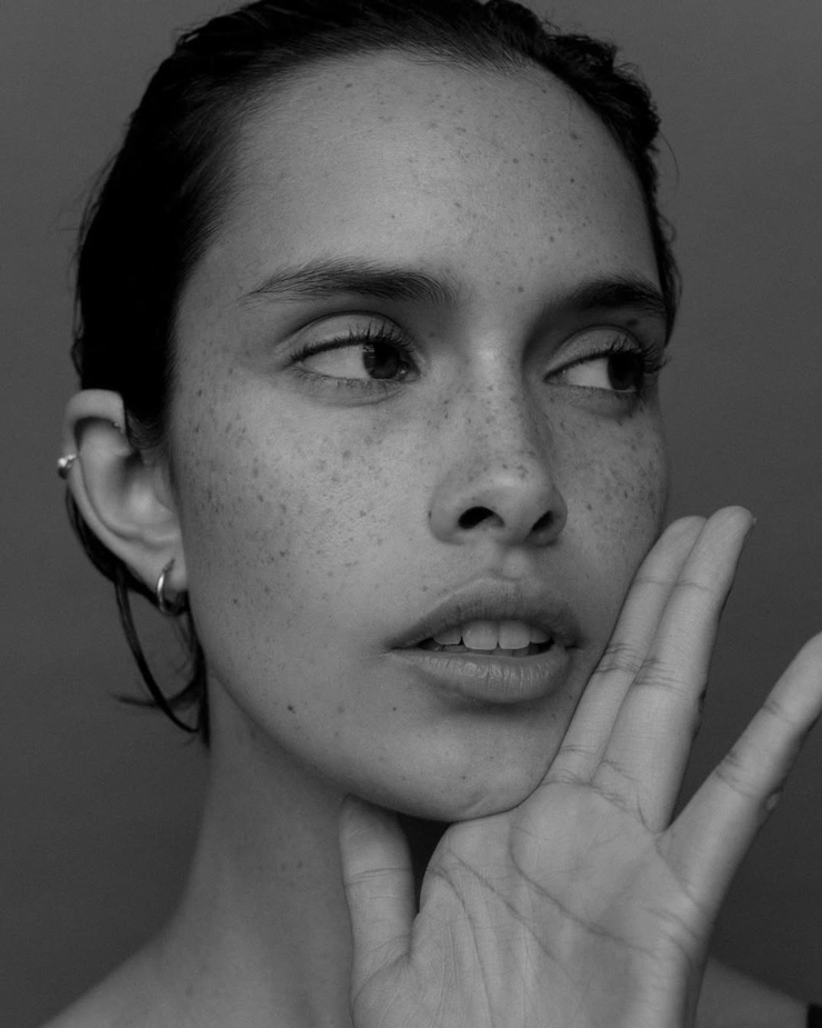 Picture of Zoe Barnard