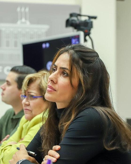 Elizabeth Torres image