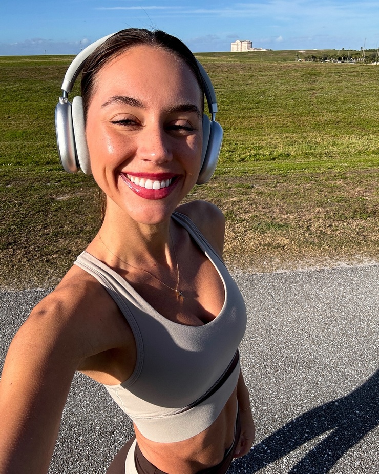 Picture of Brit Manuela (model)