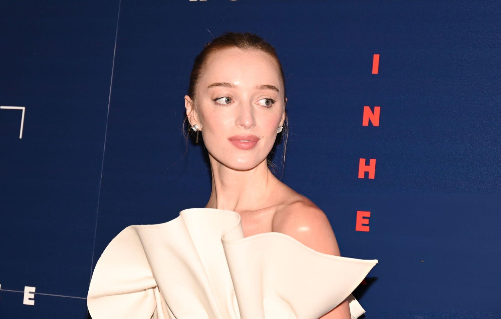 Picture of Phoebe Dynevor