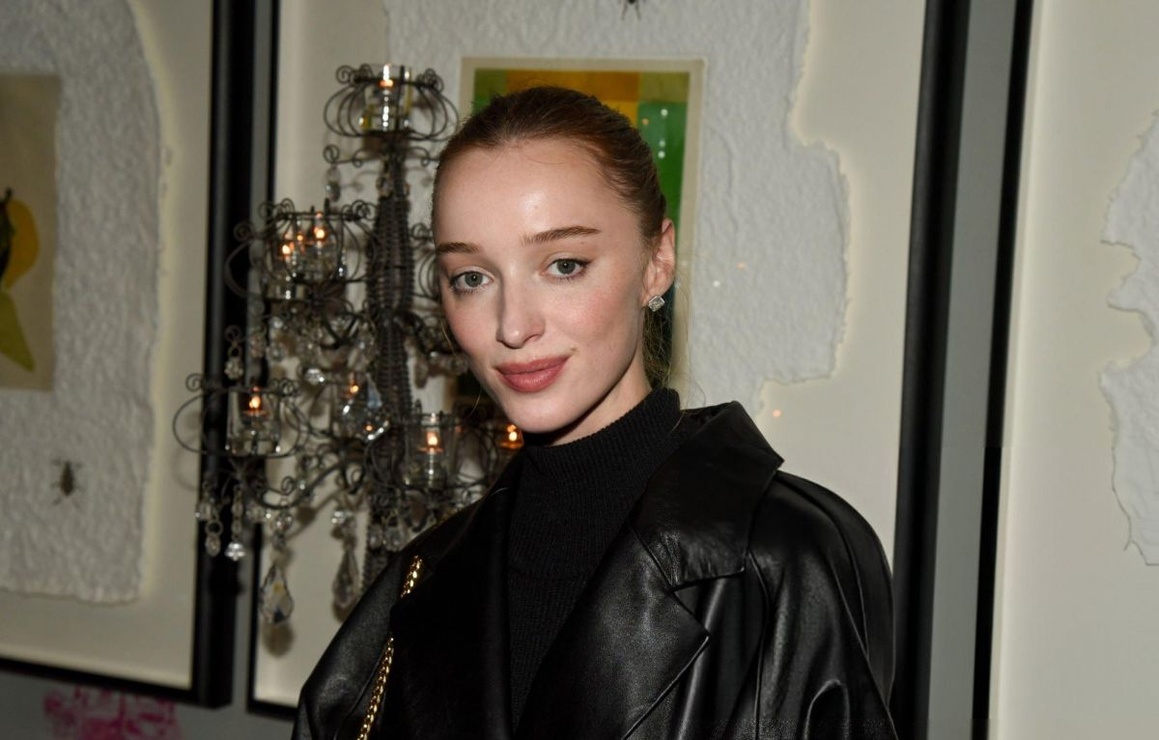 Picture of Phoebe Dynevor