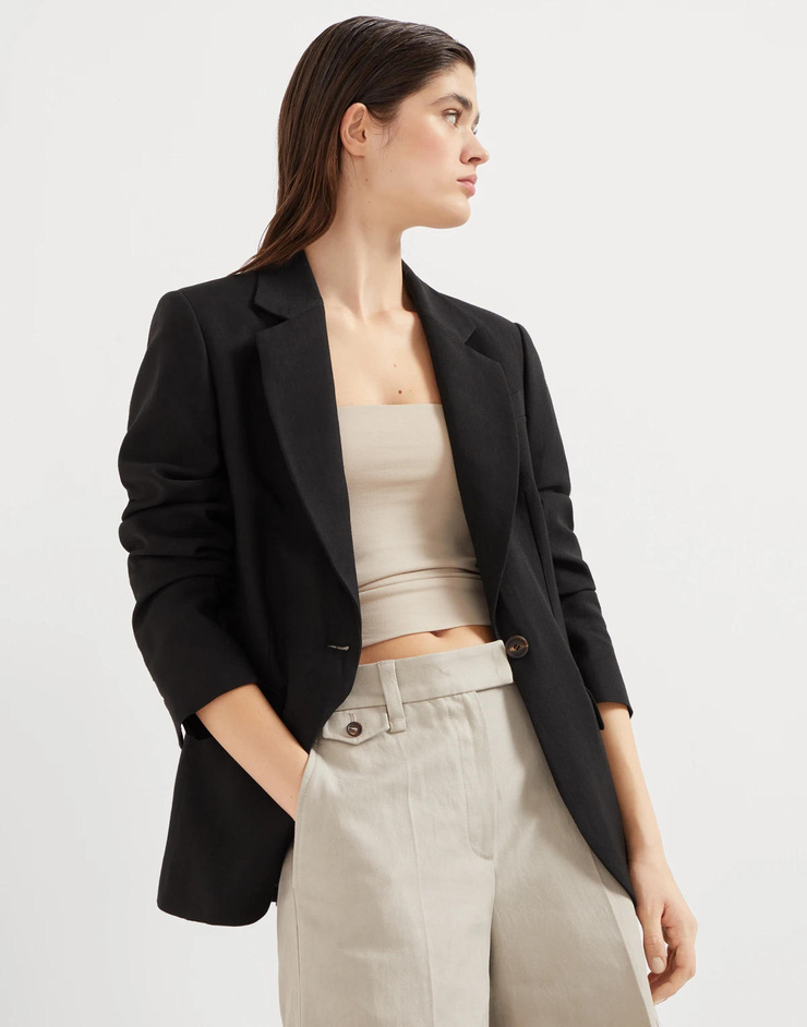 Alexandra Micu picture