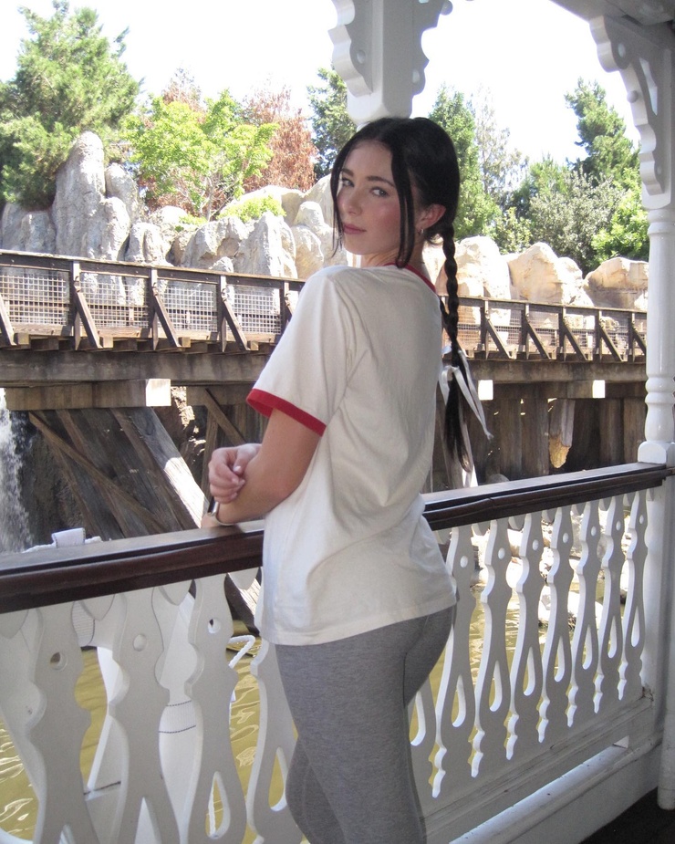 Chloe Love Rosenbaum picture