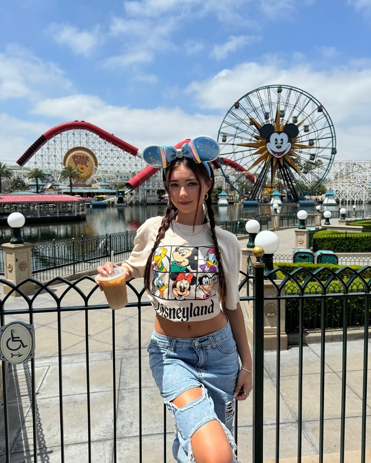 Chloe Love Rosenbaum image