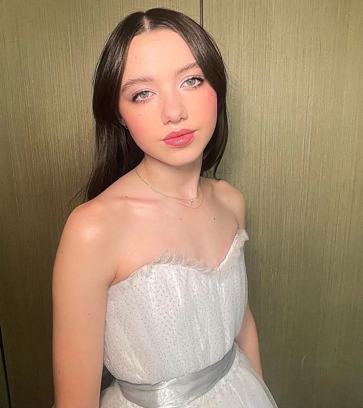 Violet McGraw picture