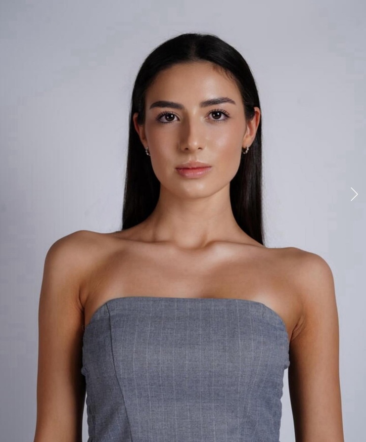 Elena Reeves image