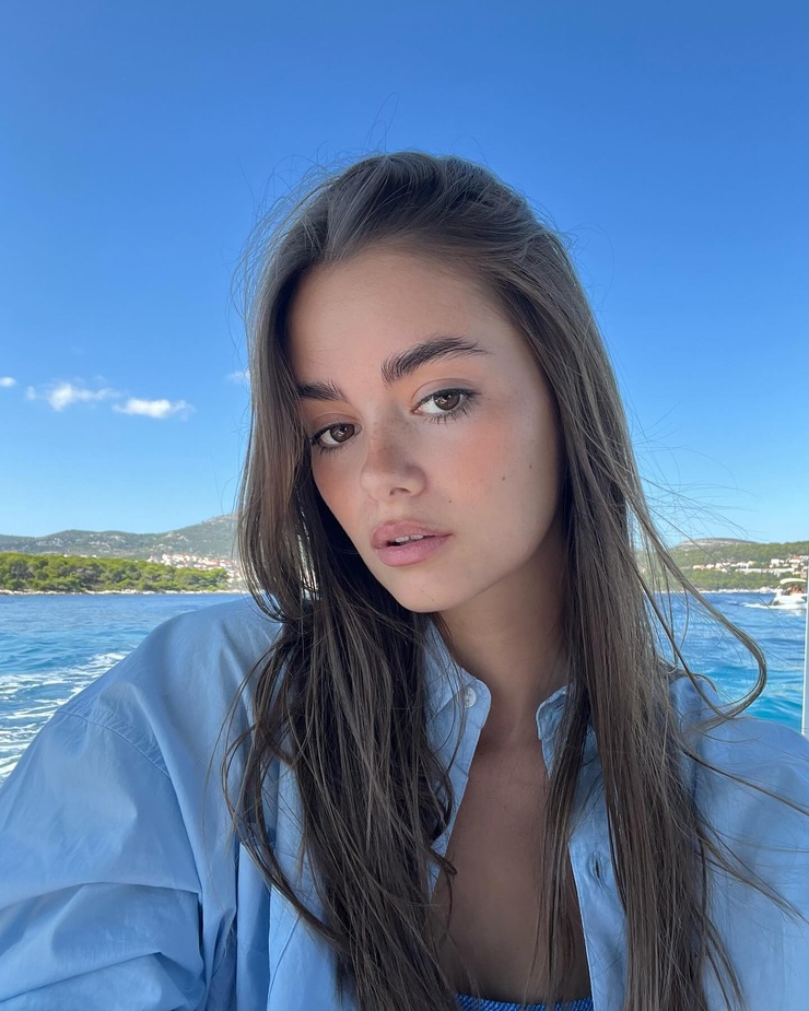 Cate Collins image