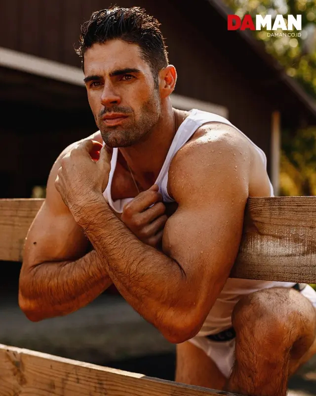 Chad White image