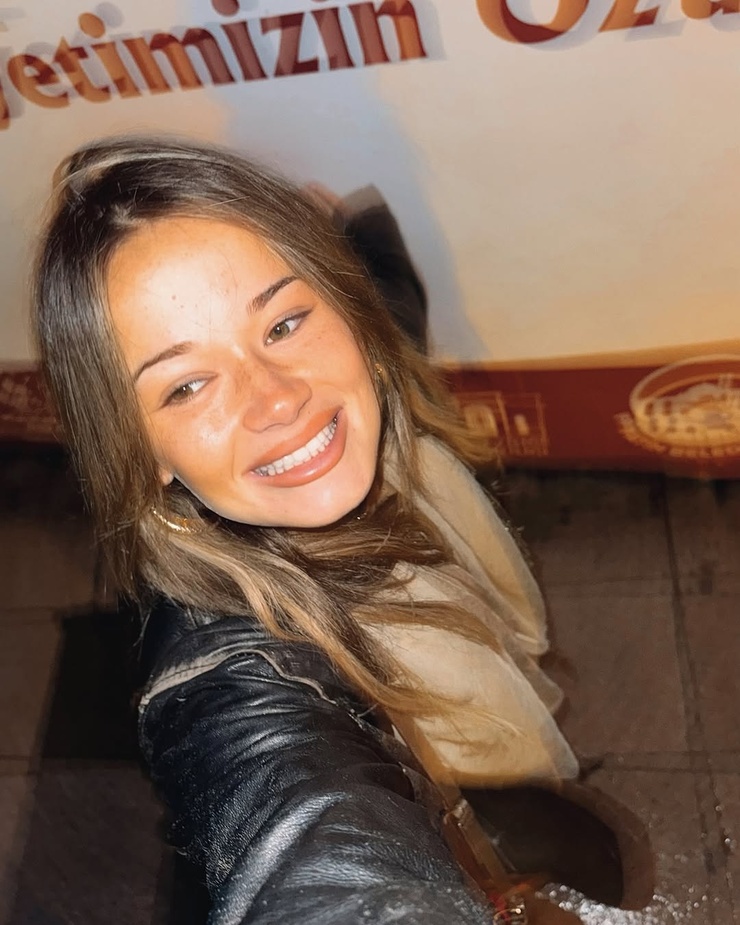 Picture of Isabelle Clarke (model)