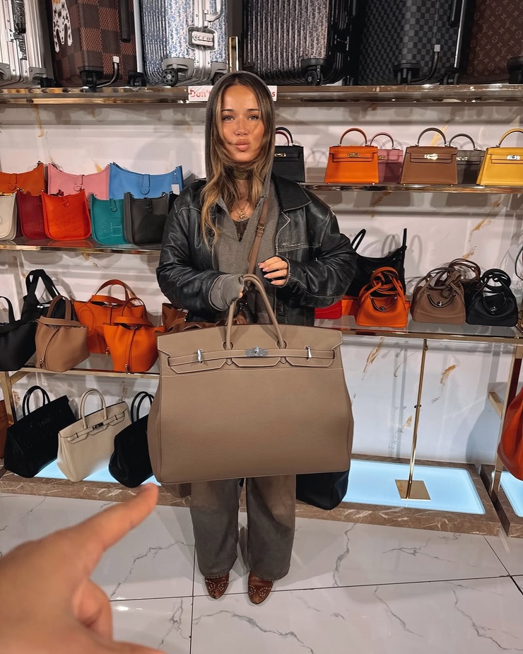 Isabelle Clarke (model) picture