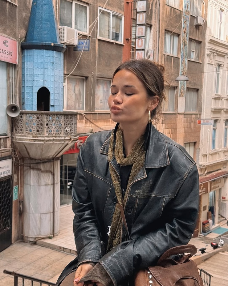 Picture of Isabelle Clarke (model)