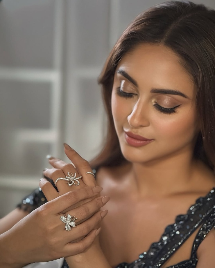 Krystle Dsouza picture