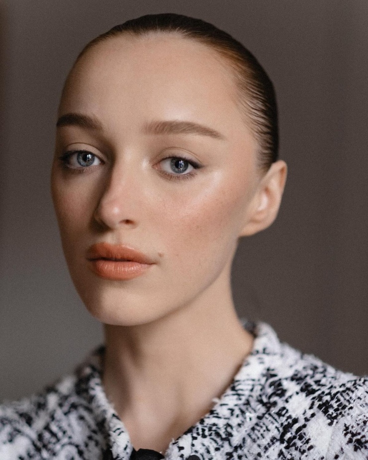 Picture of Phoebe Dynevor