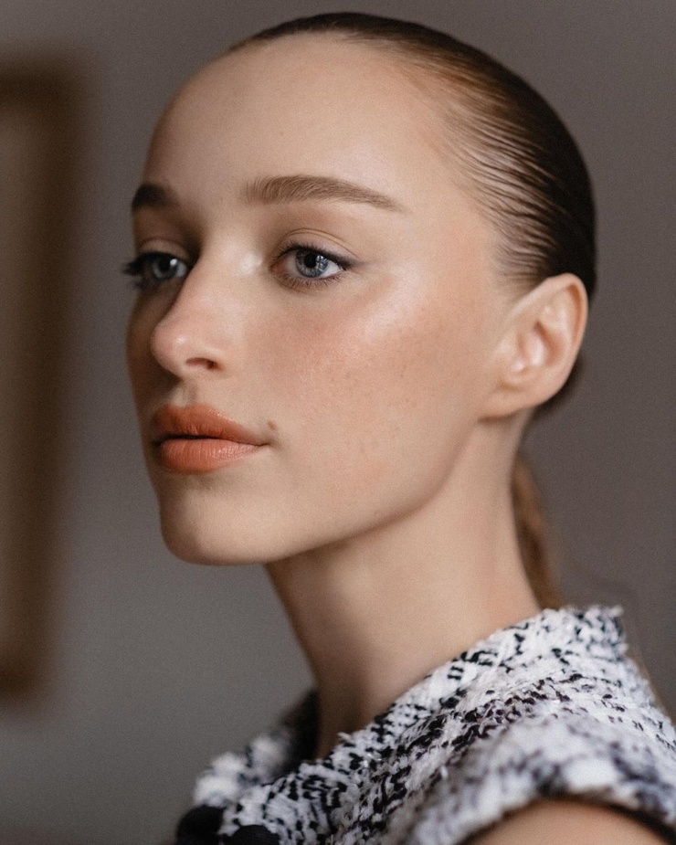 Picture of Phoebe Dynevor