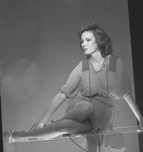 Barbara Rhoades image