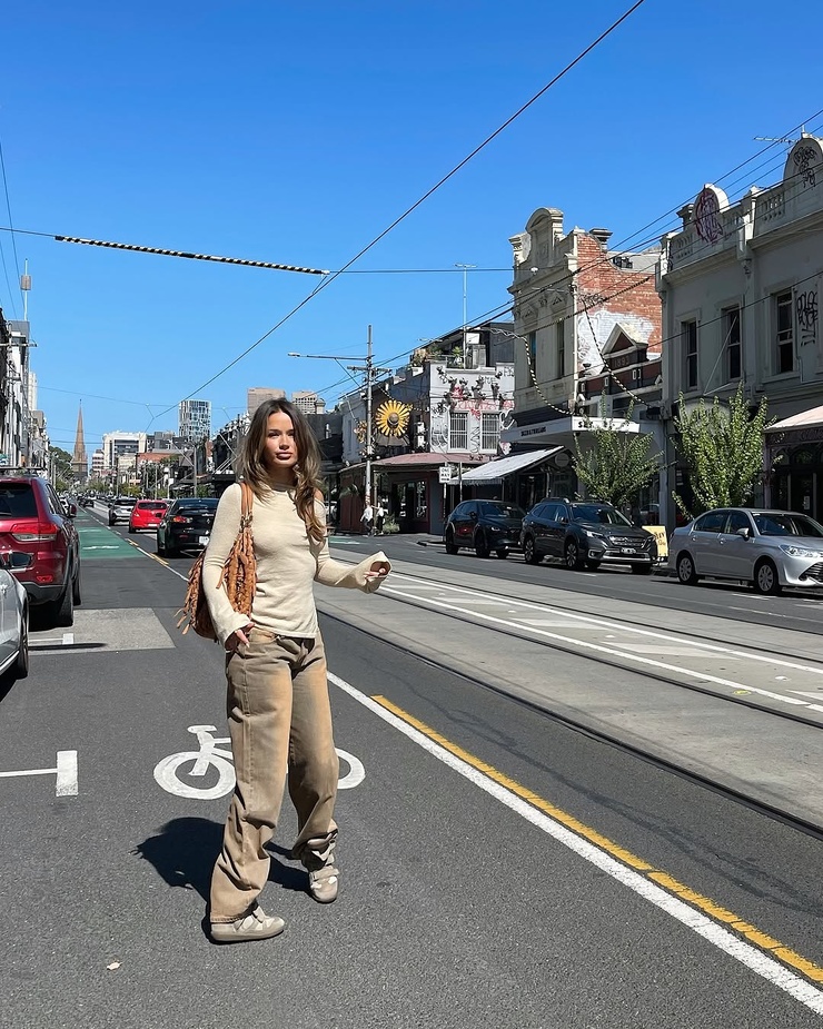 Isabelle Clarke (model) picture