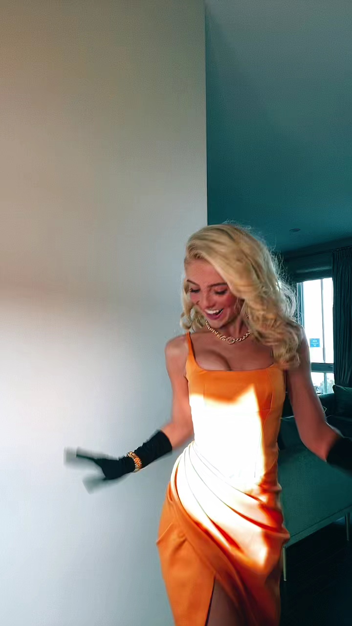 Picture of Dora Dolphin