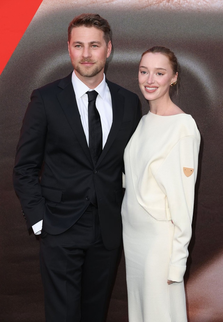 Picture of Phoebe Dynevor