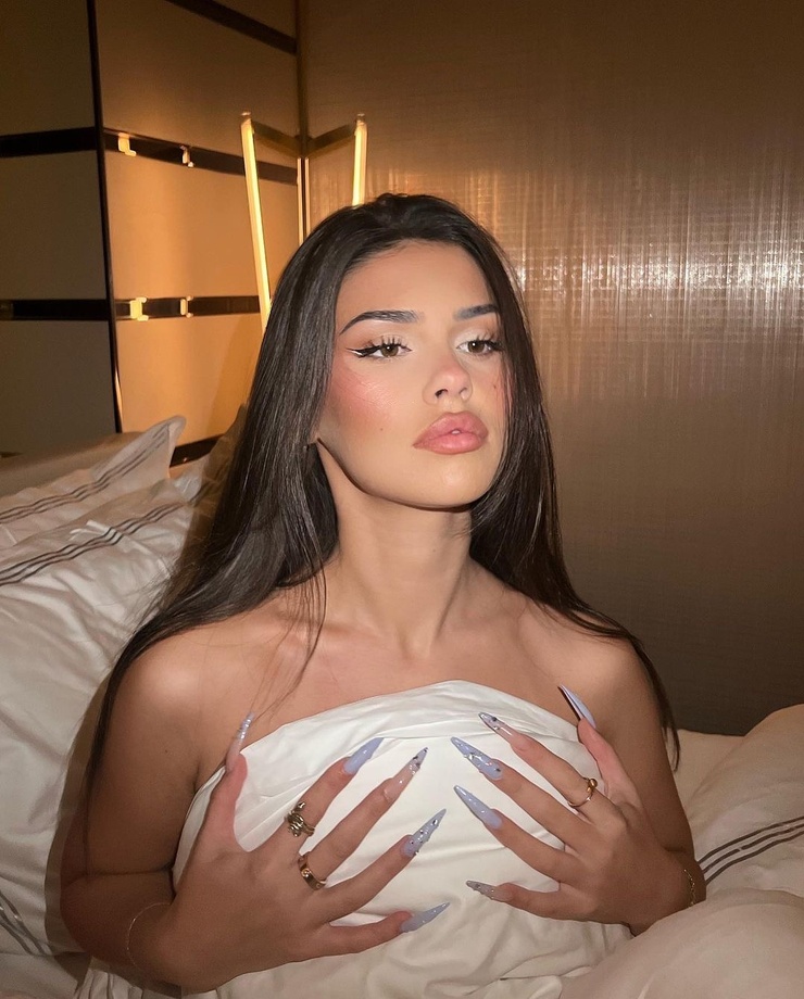 Picture of Leah Halton