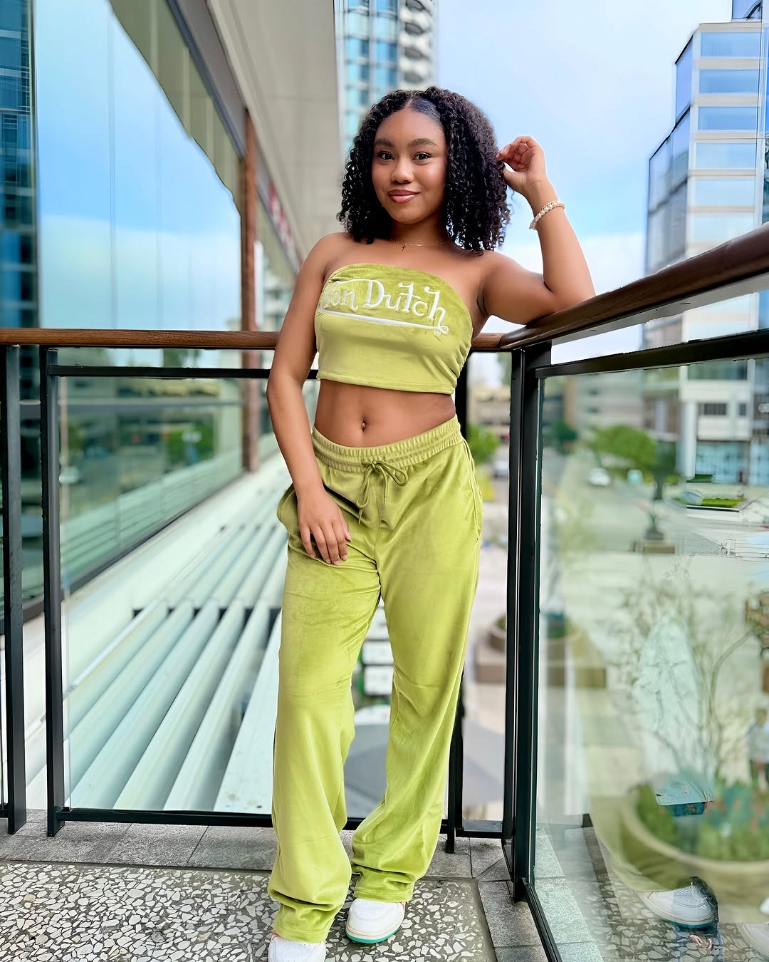 Sydney Thomas image