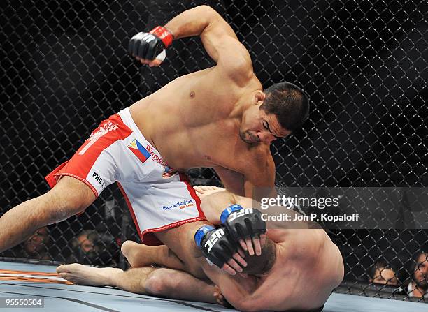 Picture of Mark Munoz