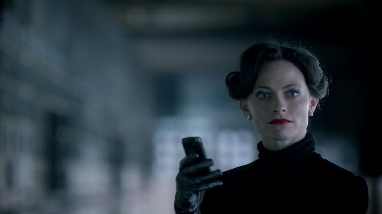 Picture of Lara Pulver