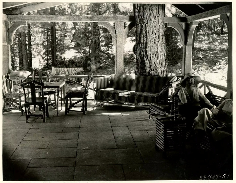 Hot Saturday (1932)
