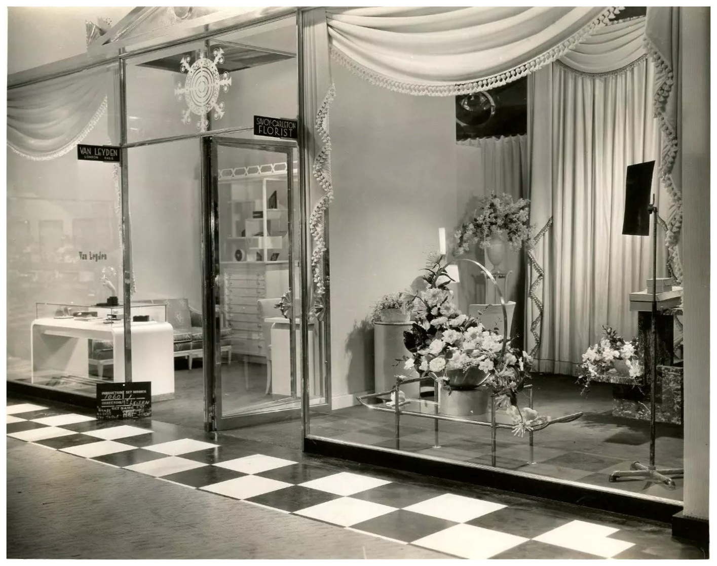 Hands Across the Table (1935)