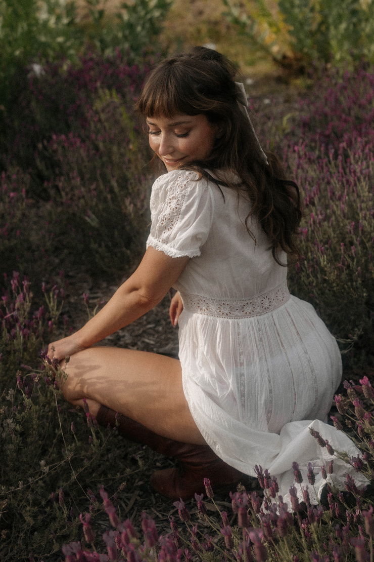 Milana Vayntrub image