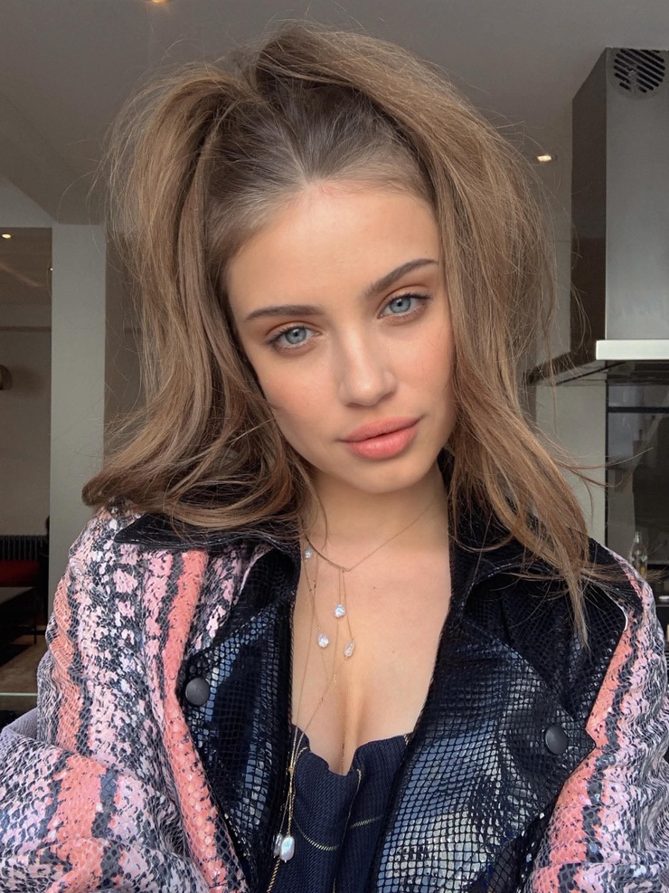 Xenia Tchoumitcheva image
