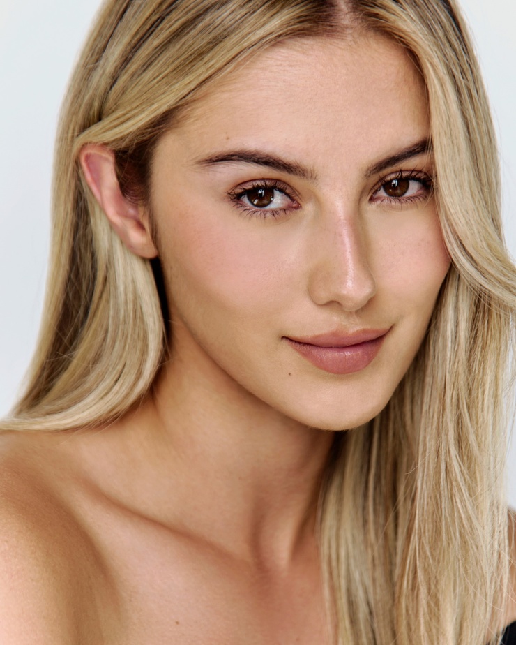 Amanda Medeiros picture