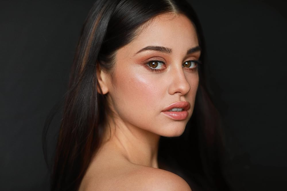 Picture of Yvette Monreal