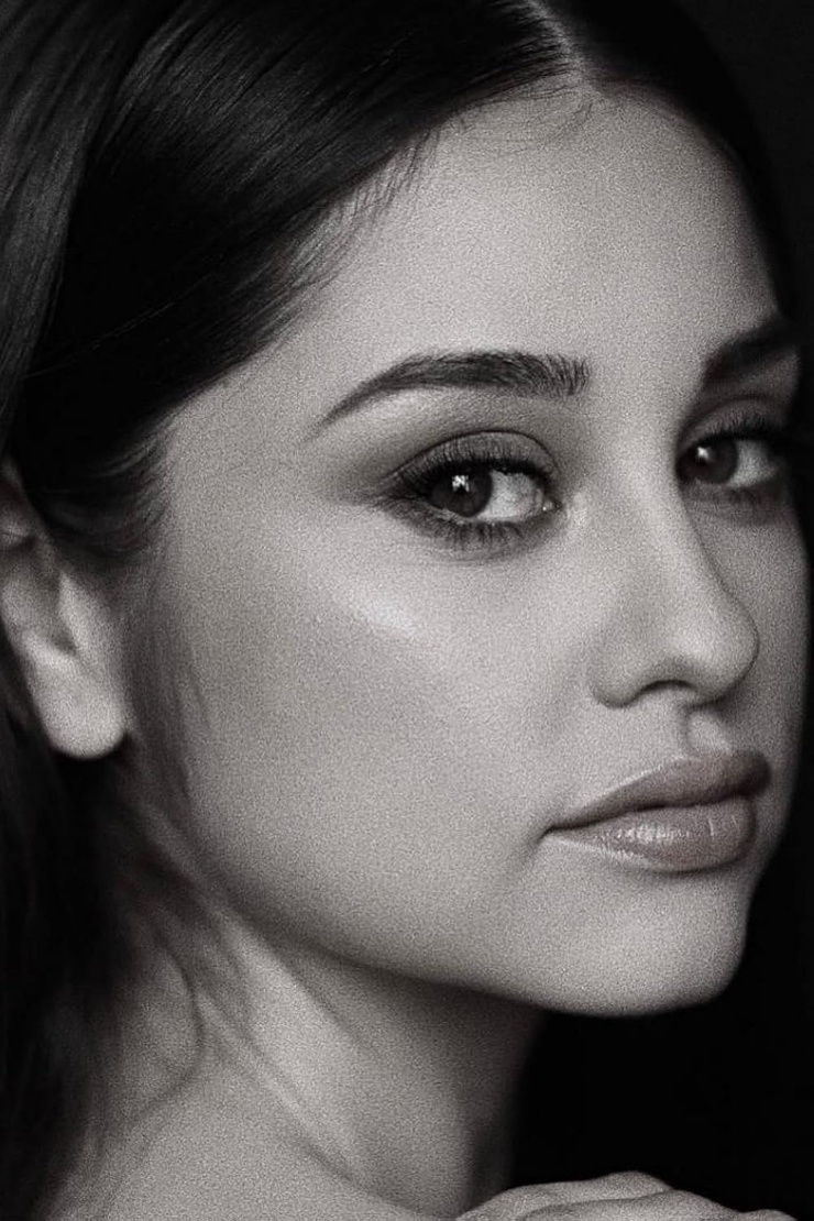 Picture of Yvette Monreal