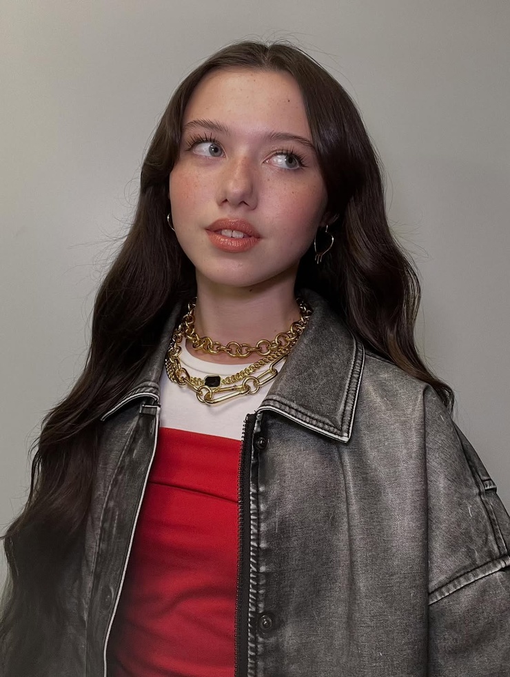 Violet McGraw image