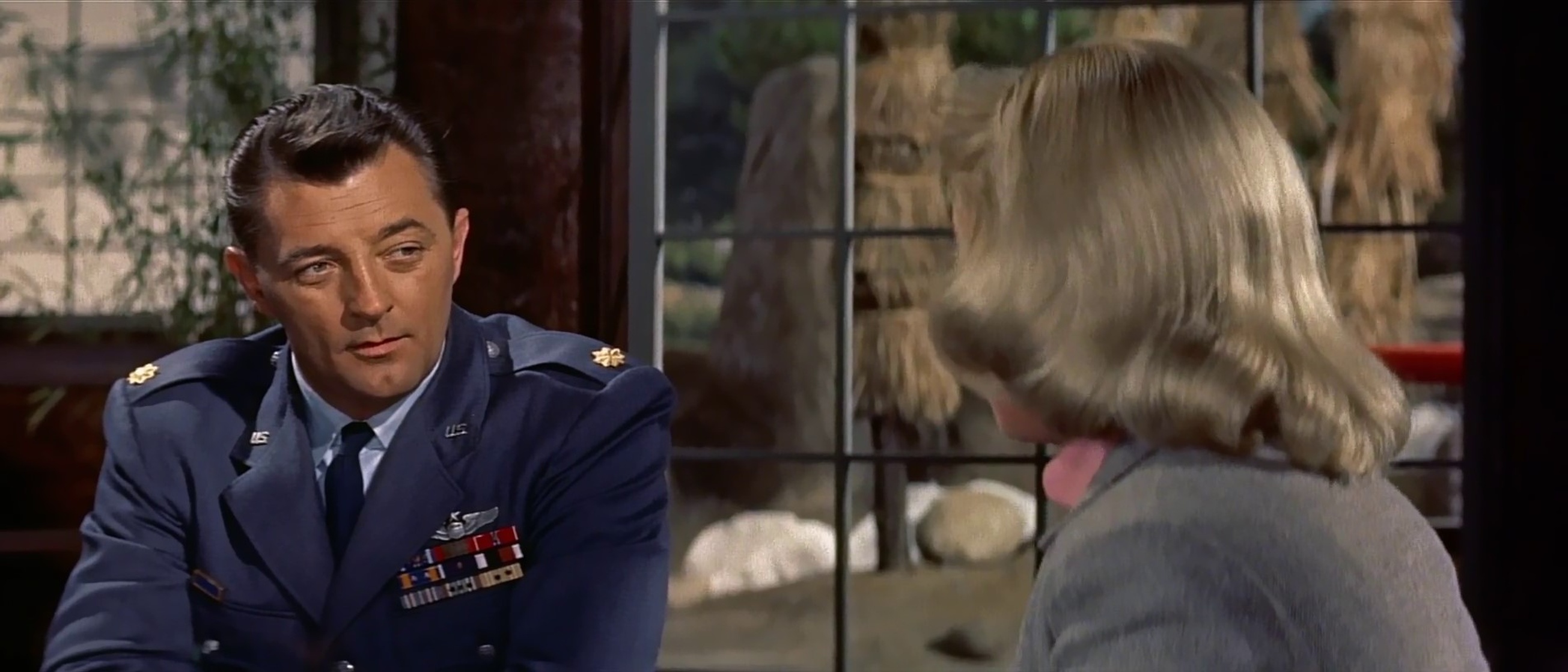 Robert Mitchum and May Britt