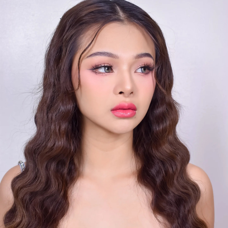 Picture of Angeli Khang