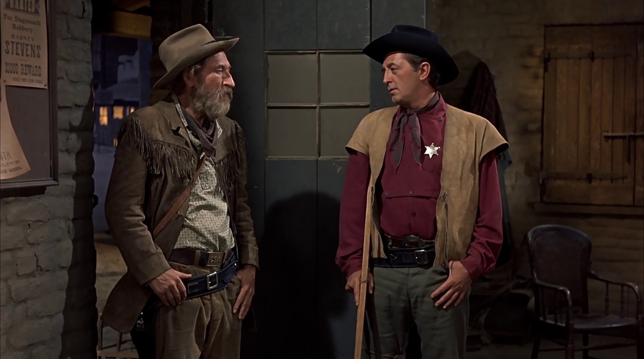 Arthur Hunnicutt and Robert Mitchum