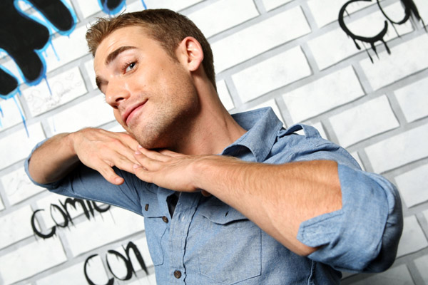 Picture of Dustin Milligan