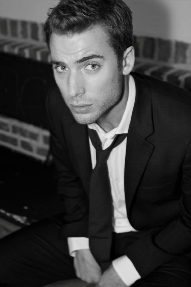 Picture of Dustin Milligan