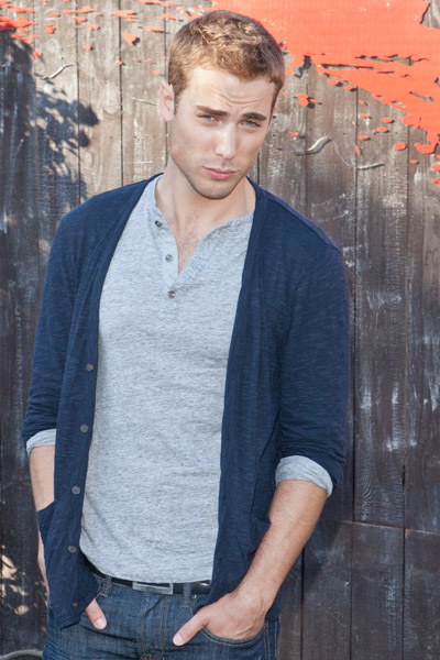Picture of Dustin Milligan