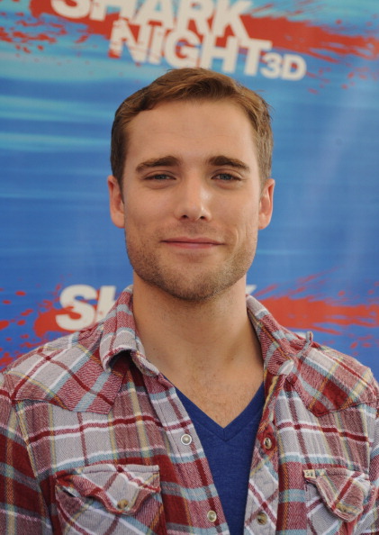 Picture of Dustin Milligan