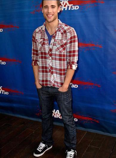 Picture of Dustin Milligan