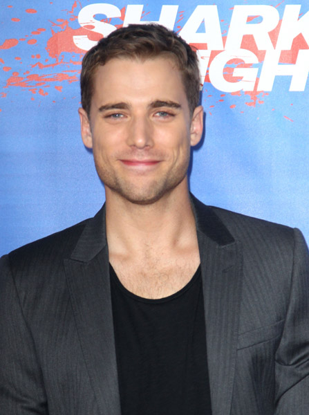 Image of Dustin Milligan