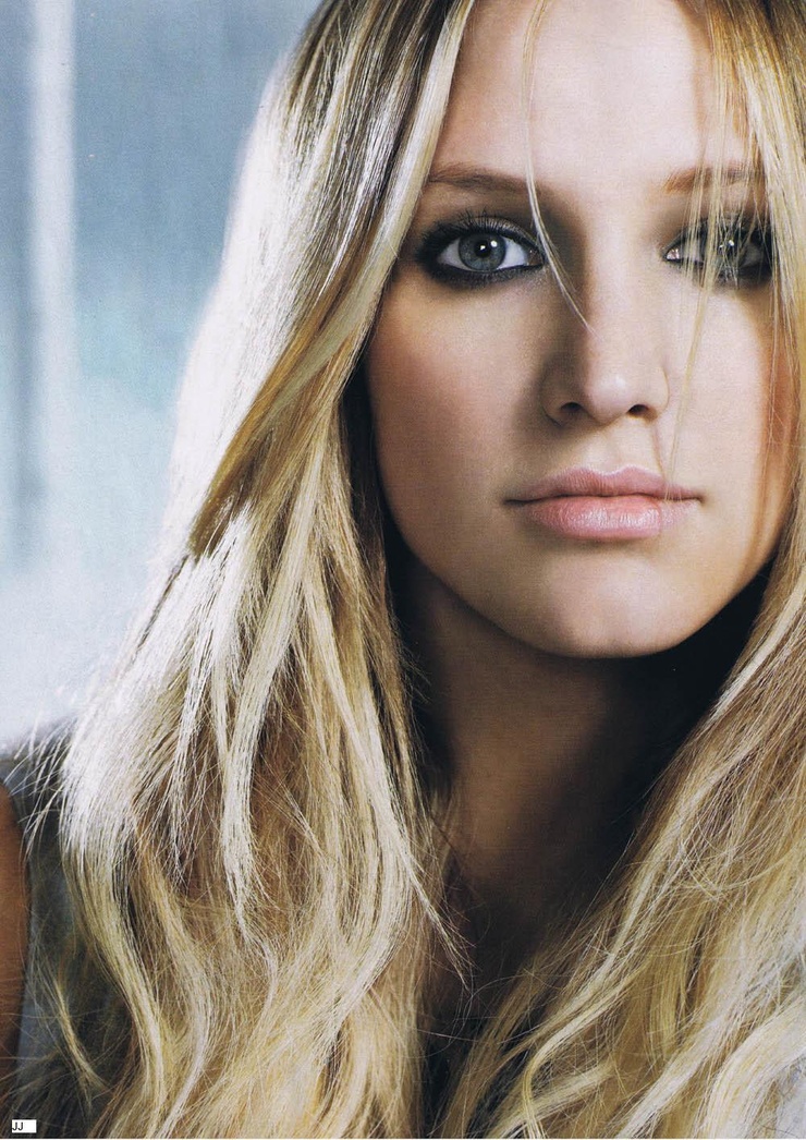Ashlee Simpson image