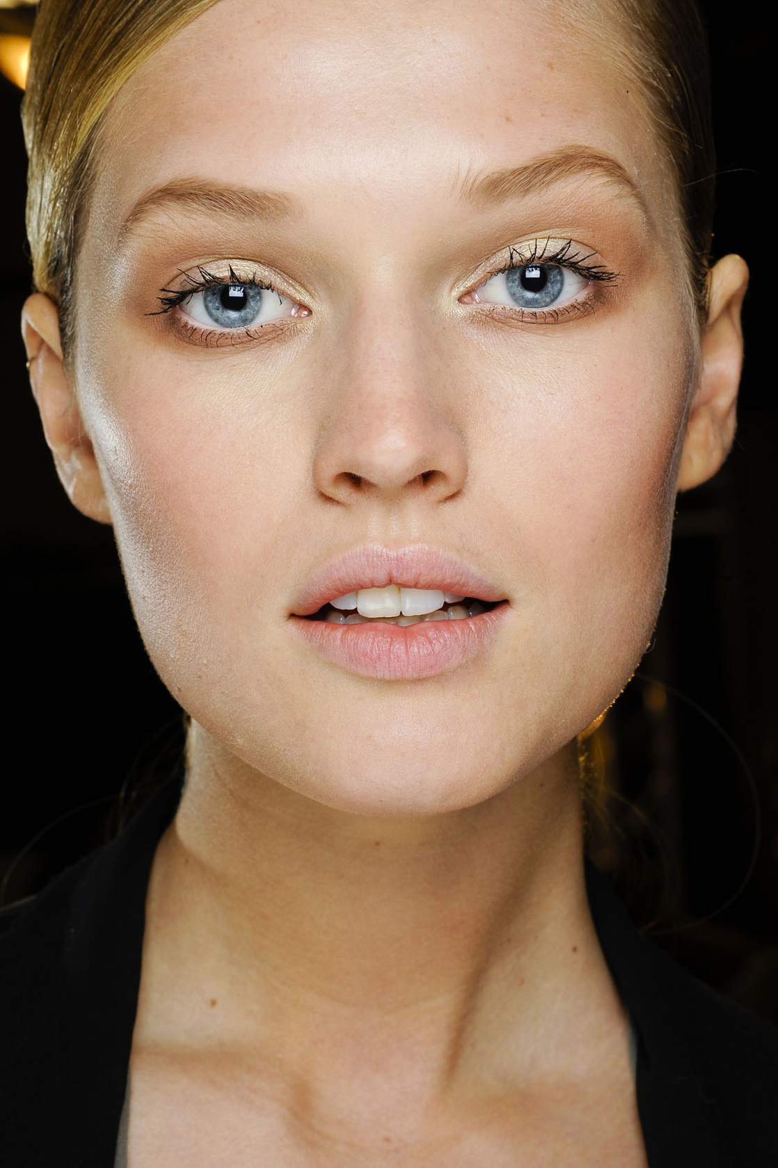 Image of Toni Garrn