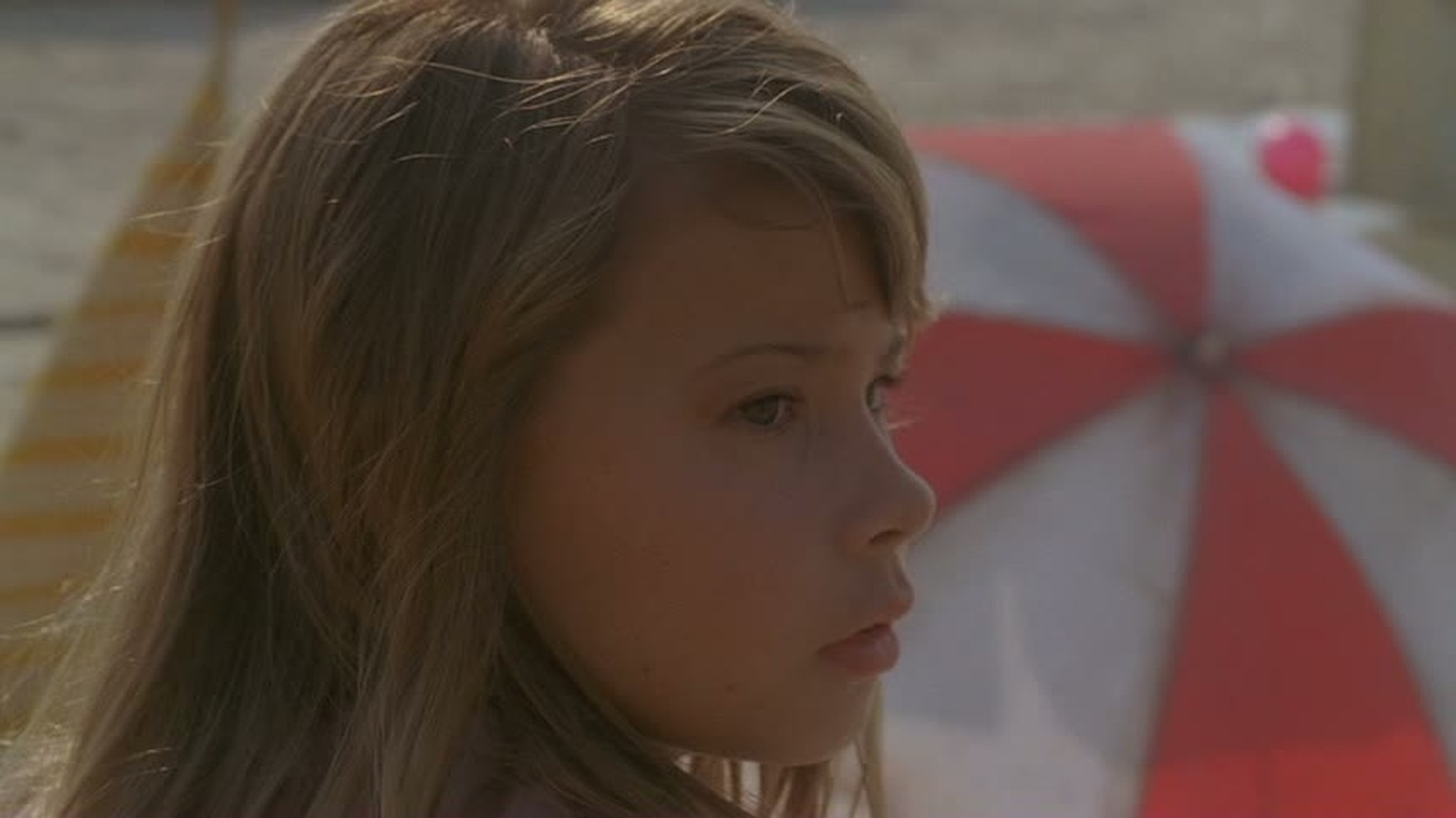 Bindi Irwin - Free Willy (2010)