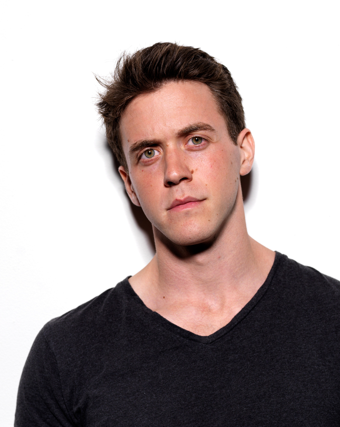 Picture of Ashley Zukerman